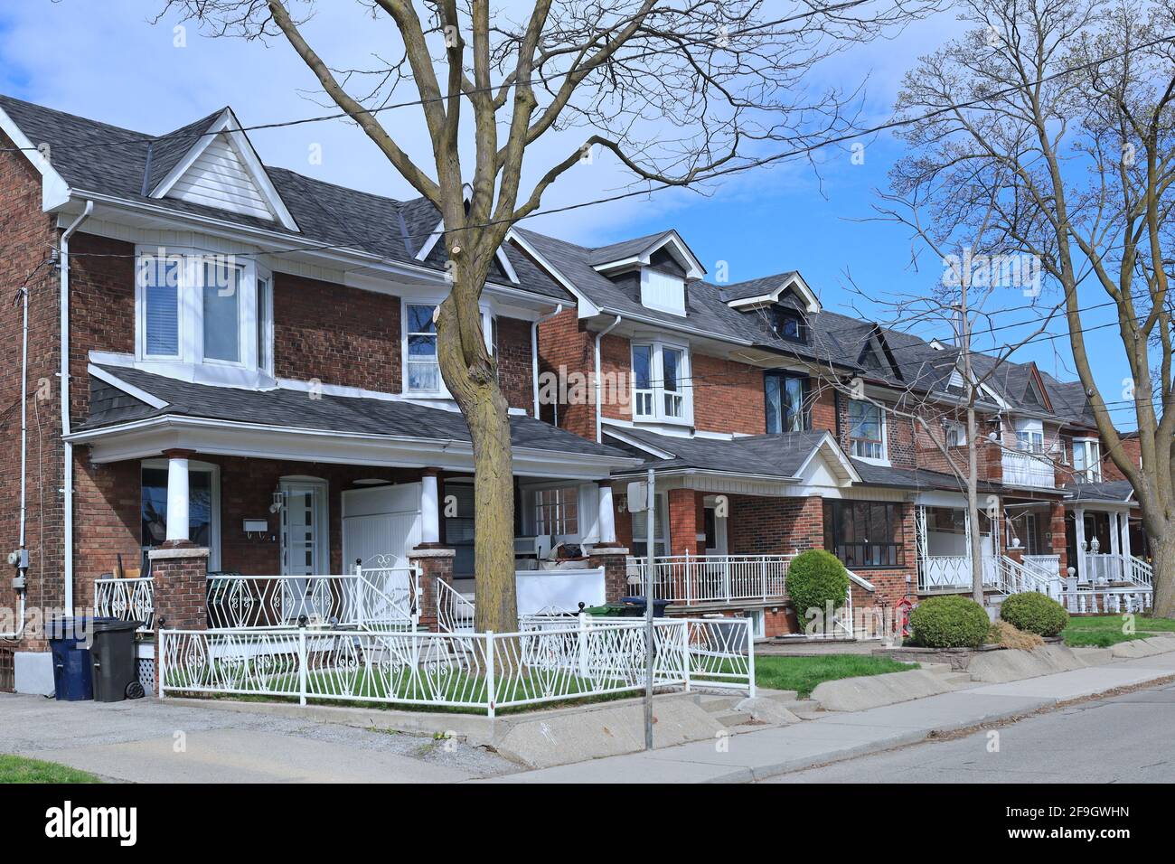 Old houses toronto neighborhood hi-res stock photography and images - Alamy