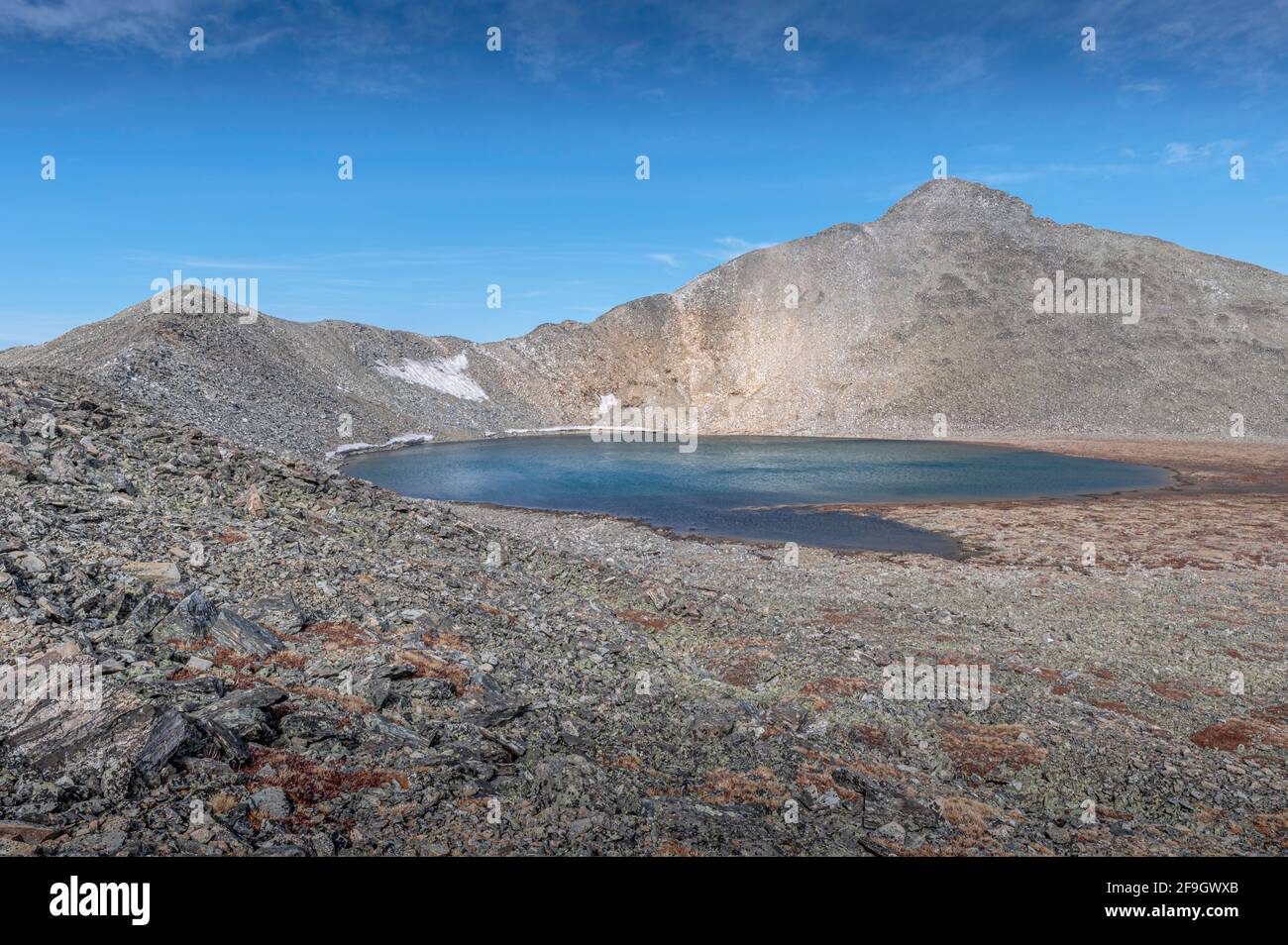 View of Pacific Tarn and the ridge to Pacific Peak summit Stock Photo ...