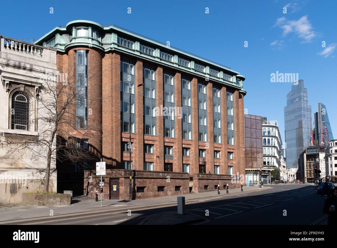 Bracken House, Queen Victoria Street, The City, London Stock Photo - Alamy