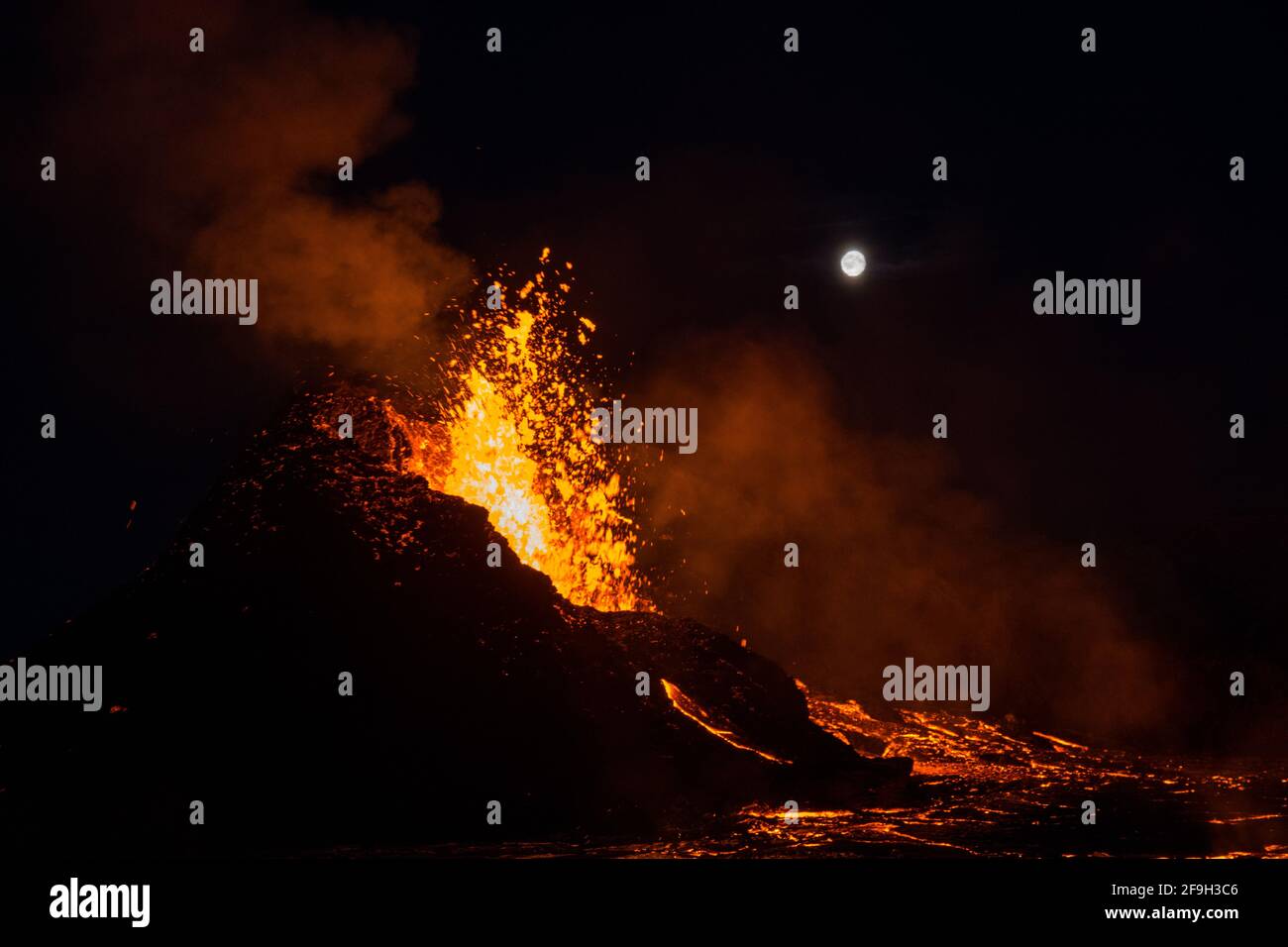 The eruption site of Geldingadalir volcano in Fagradalsfjall mountain ...