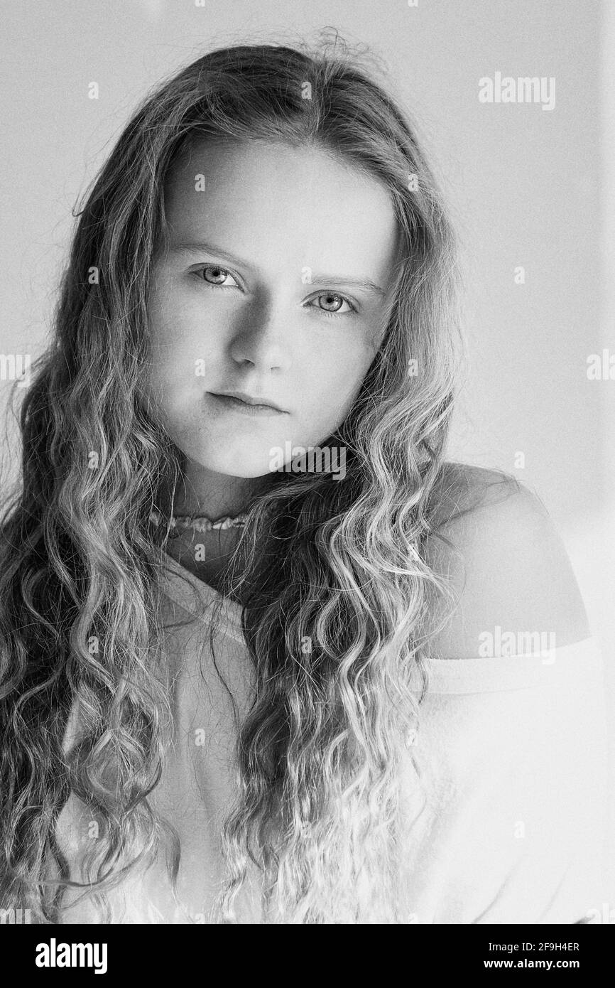 Black and white female model hi-res stock photography and images - Alamy