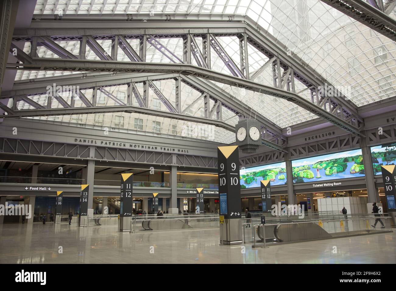 Hall of trains hi-res stock photography and images - Alamy