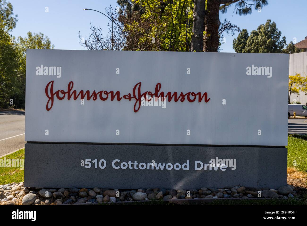 Johnson and johnson vision hi-res stock photography and images - Alamy