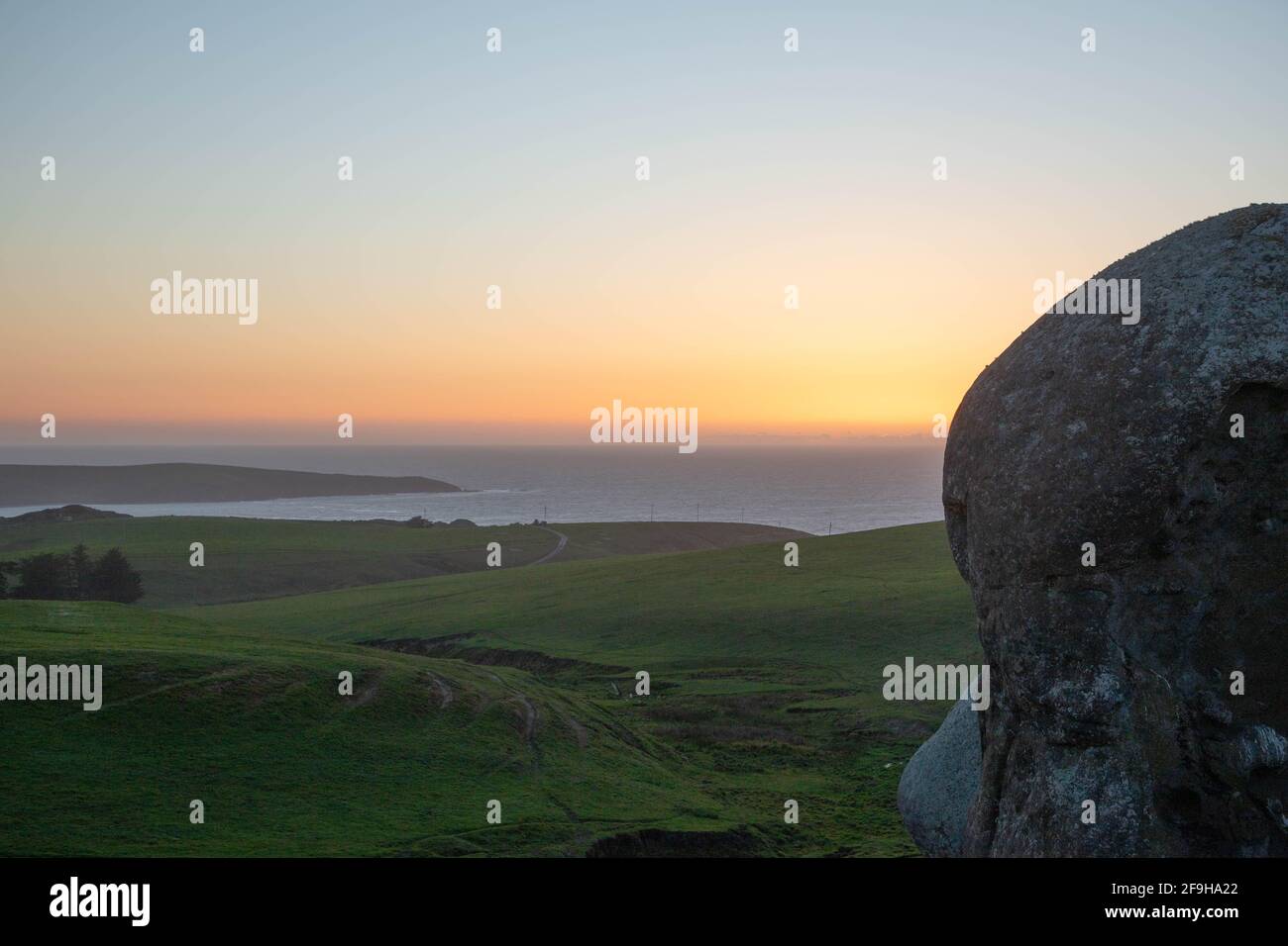 Sunset overlooking Dillon Beach and the Pacific Ocean Stock Photo - Alamy