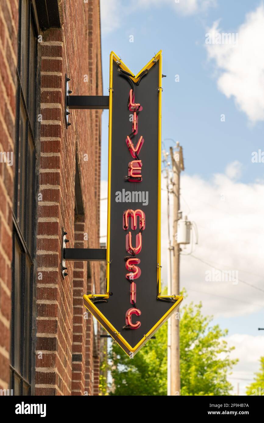 Live Music neon sign in Tulsa, Oklahoma Stock Photo - Alamy