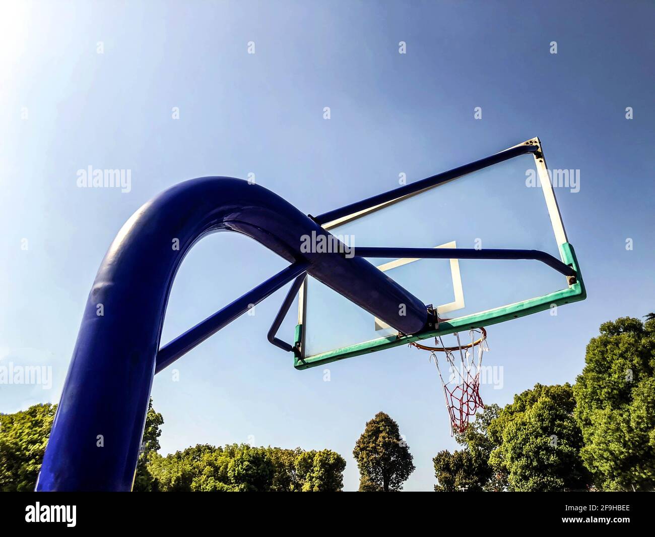 Old basketball hoop hi-res stock photography and images - Alamy