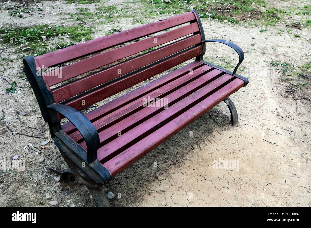 A chair for visitors to rest in a park Stock Photo - Alamy