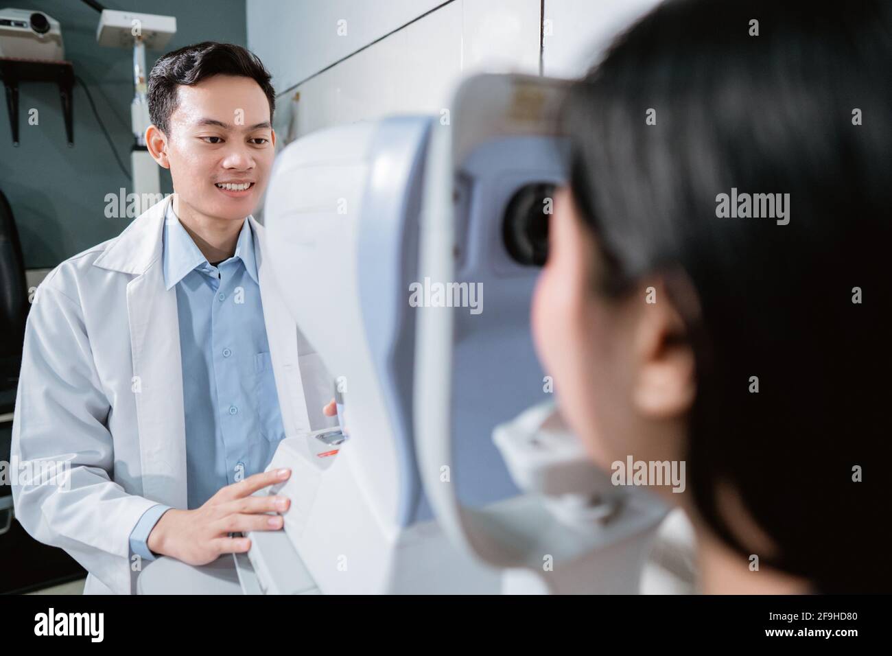 Doctor asian woman using tonometer hi-res stock photography and images ...