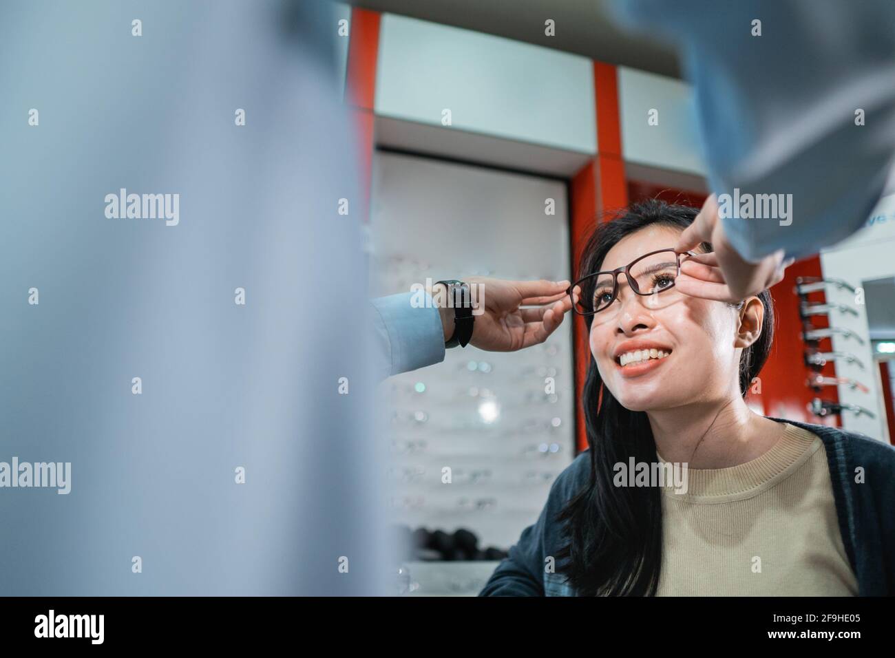 Glasses optician optical mirror hi-res stock photography and images - Alamy
