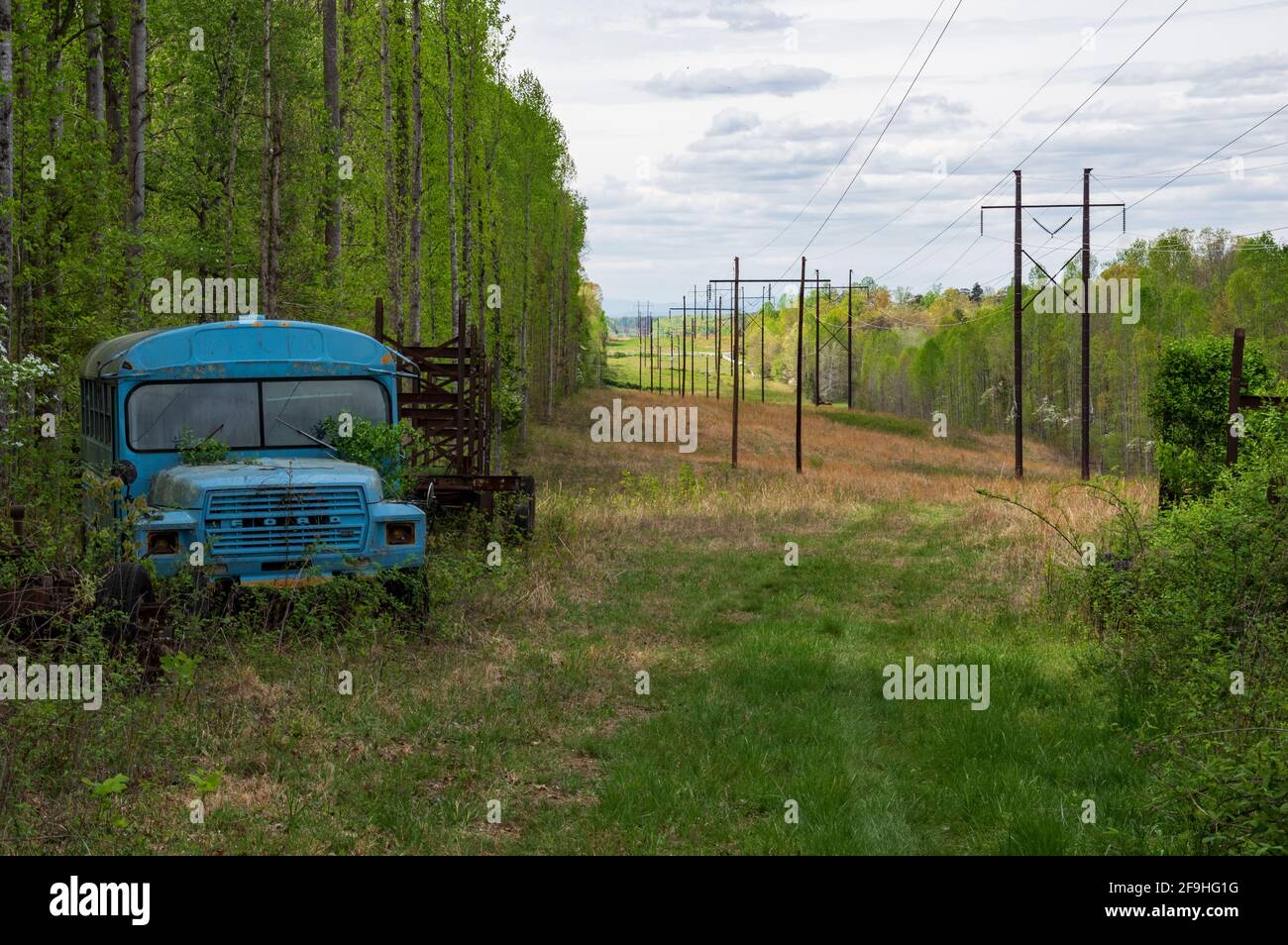 Rural school buses hi-res stock photography and images - Alamy