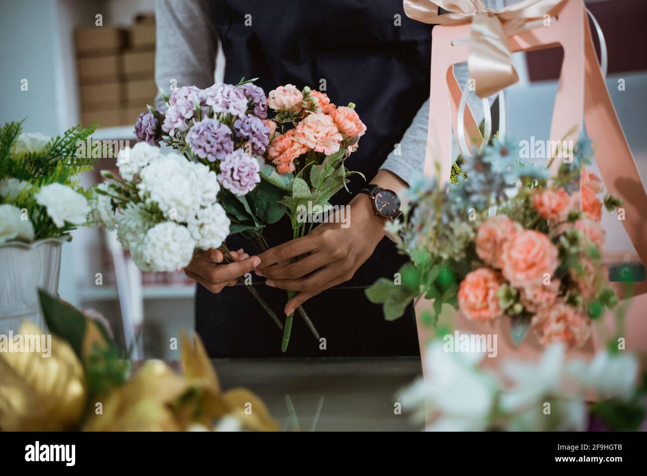 Florist workspace hi-res stock photography and images - Alamy