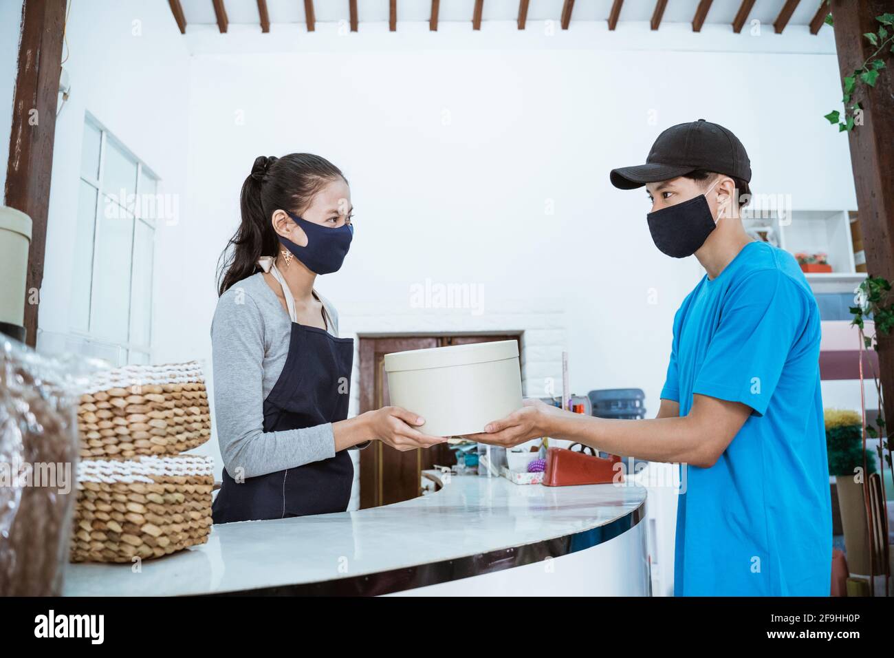 Female shopkeeper hi-res stock photography and images - Alamy