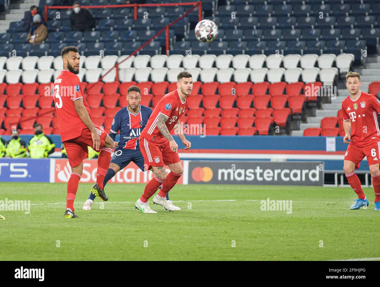goalchance NEYMAR (PSG) to the crossbar, shot, versus Lucas HERNANDEZ r ...