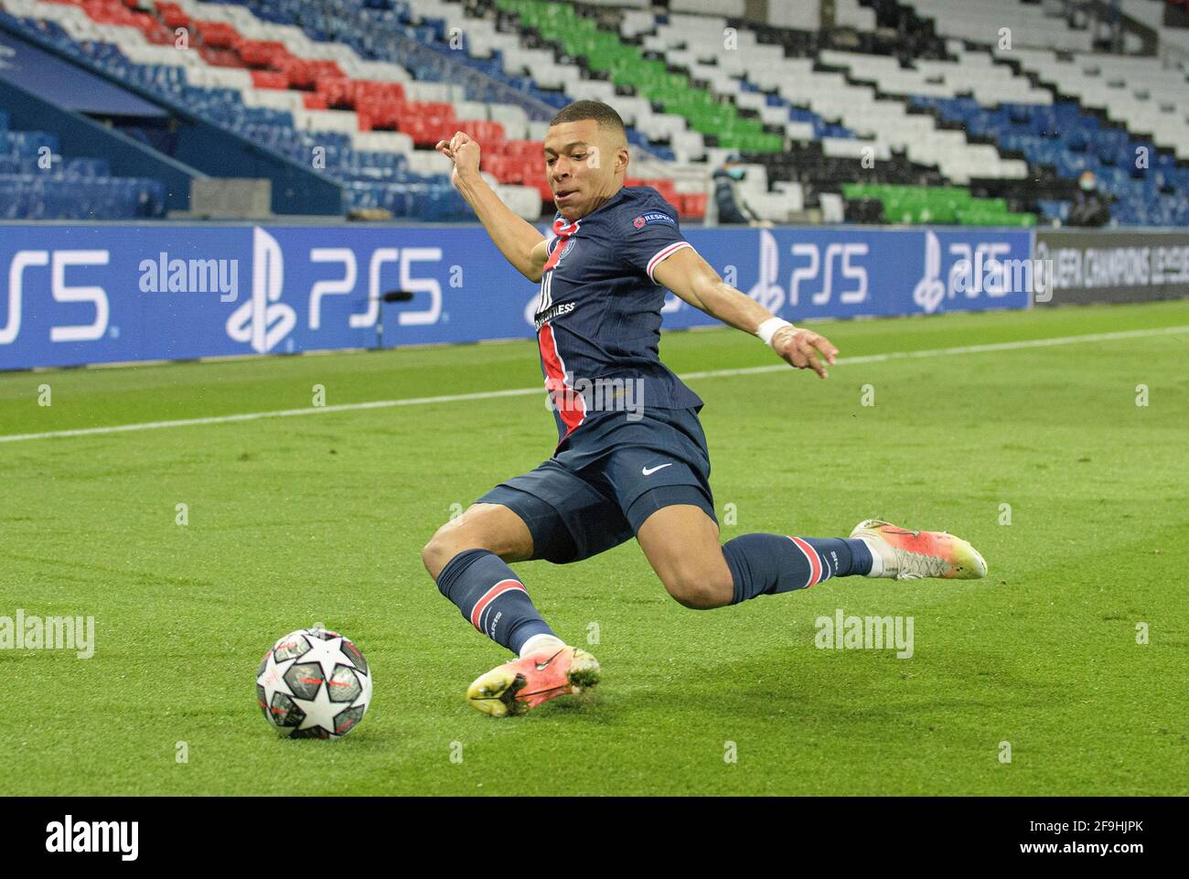 Kylian mbappe psg hi-res stock photography and images - Alamy