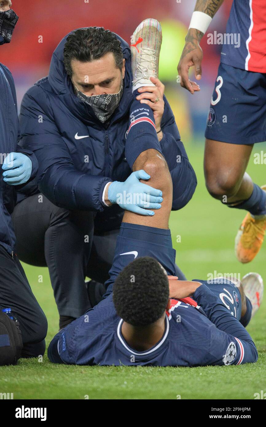 Abdou DIALLO (PSG) injured on the ground, injury, is treated, leg ...