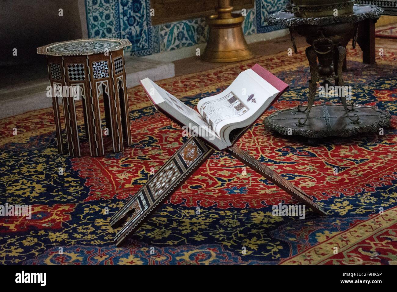 Quran rehal hi-res stock photography and images - Alamy