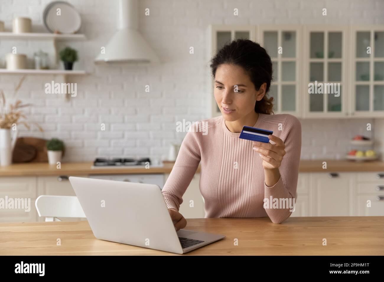 Bank transfer screen hi-res stock photography and images - Alamy