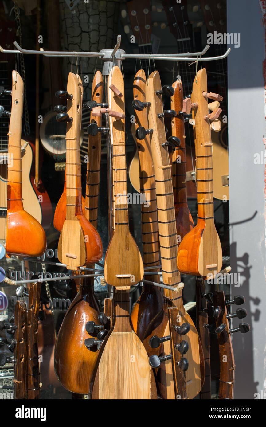 the classic turkish string instrument Saz, baglama Stock Photo - Alamy