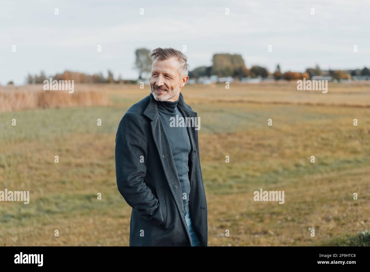 Look back over his shoulder hi-res stock photography and images - Alamy