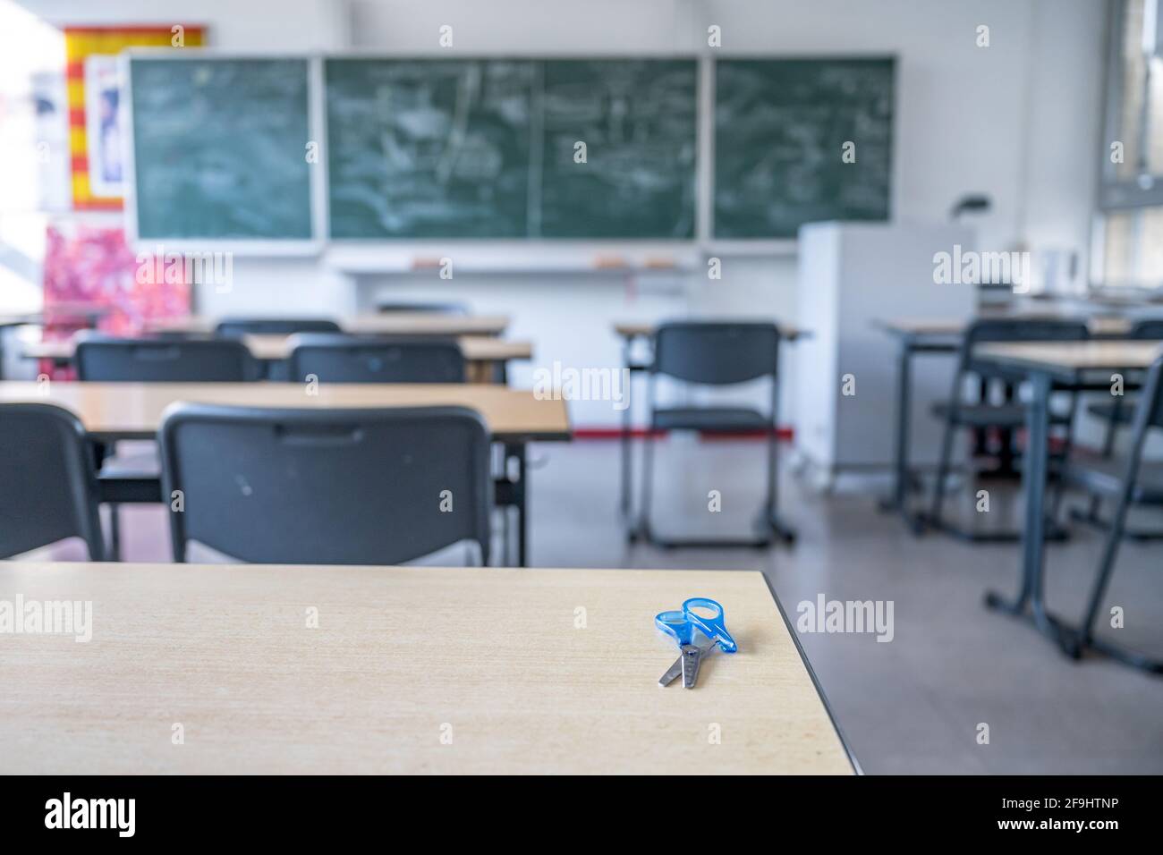 Empty primary school classroom interior hi-res stock photography and ...