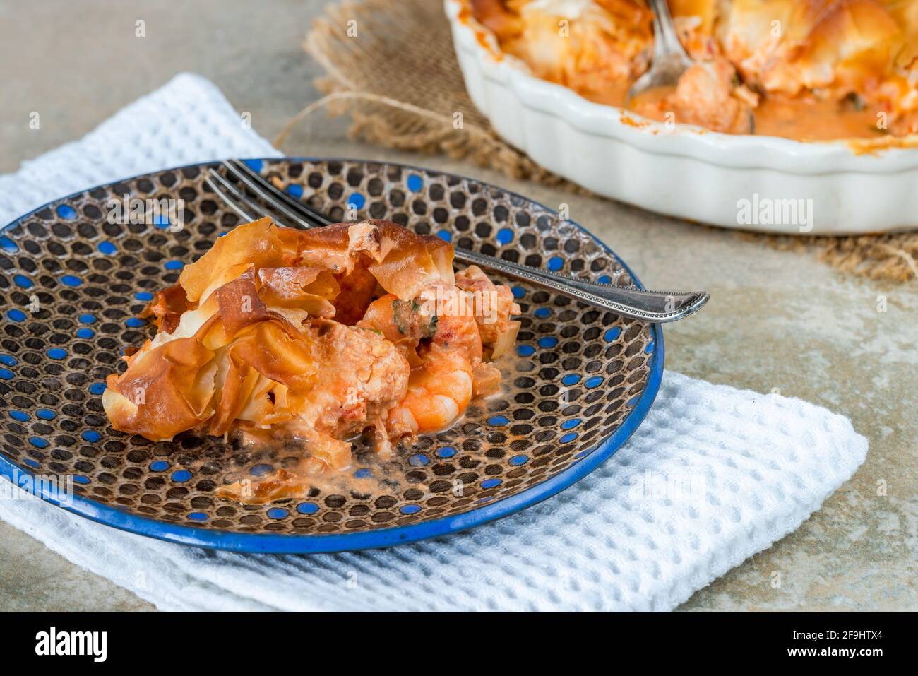 Crispy filo prawns hi-res stock photography and images - Alamy