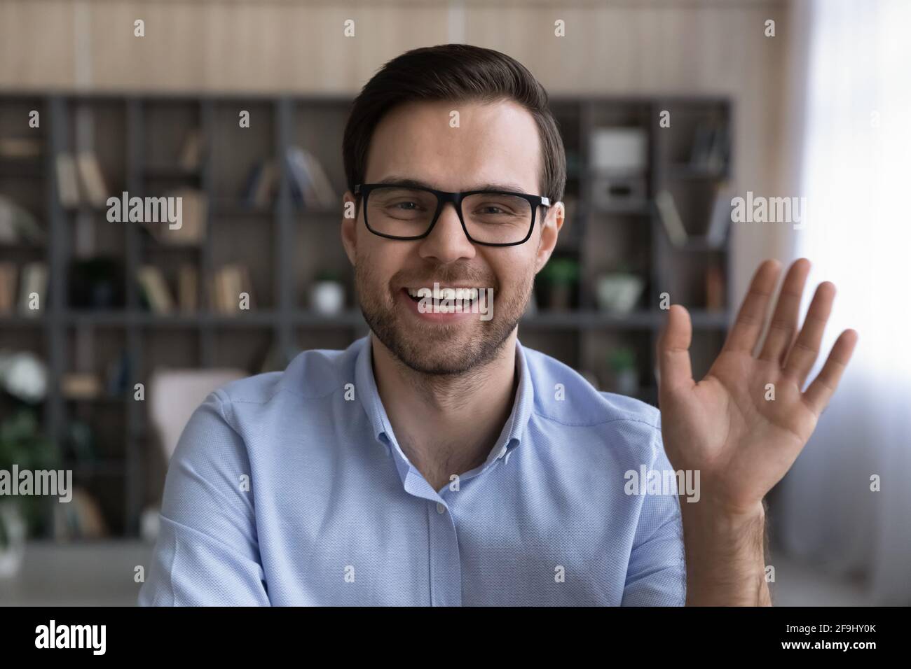 Headshot hello hi-res stock photography and images - Alamy
