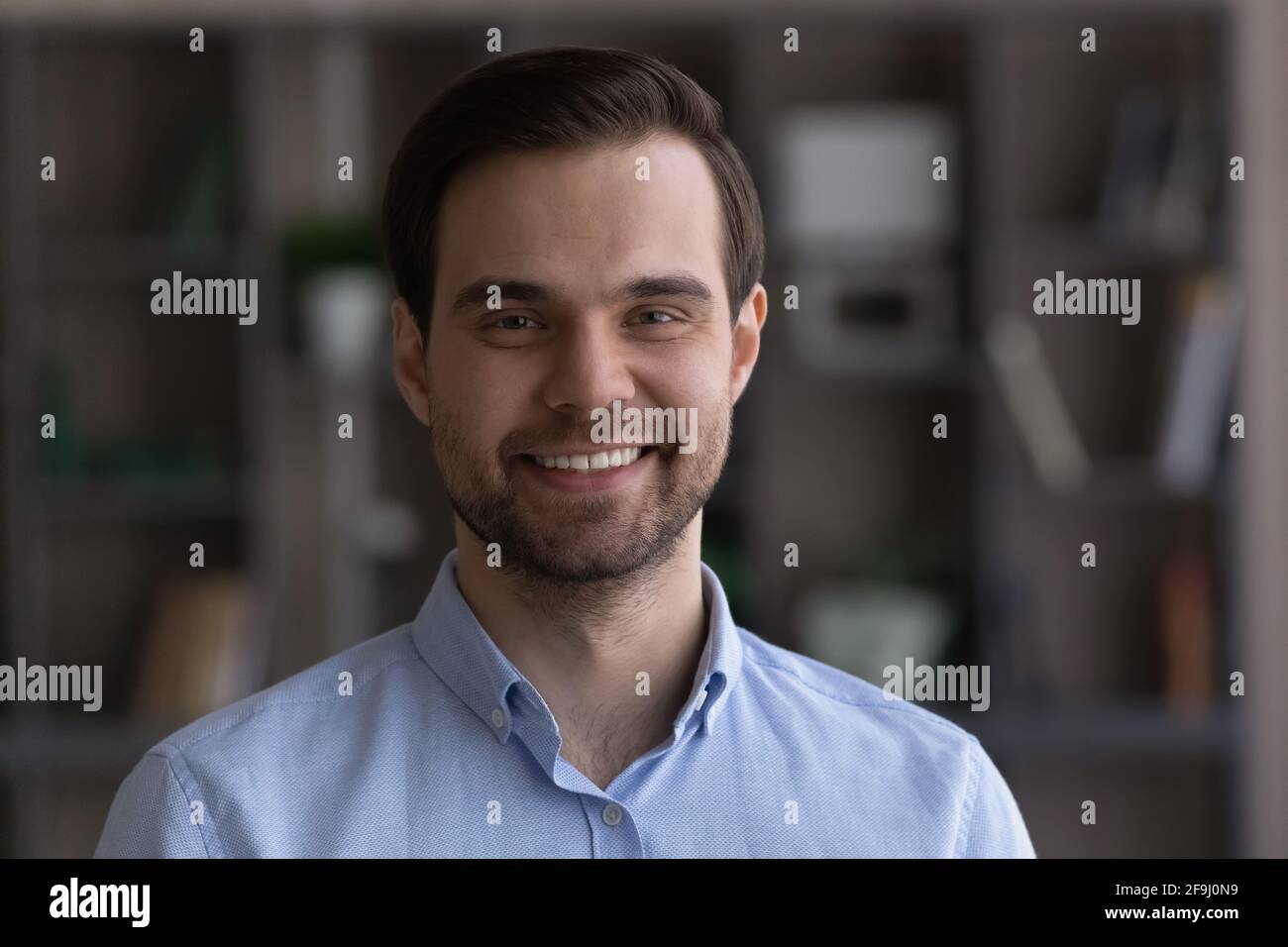 Vlogger 30s hi-res stock photography and images - Alamy