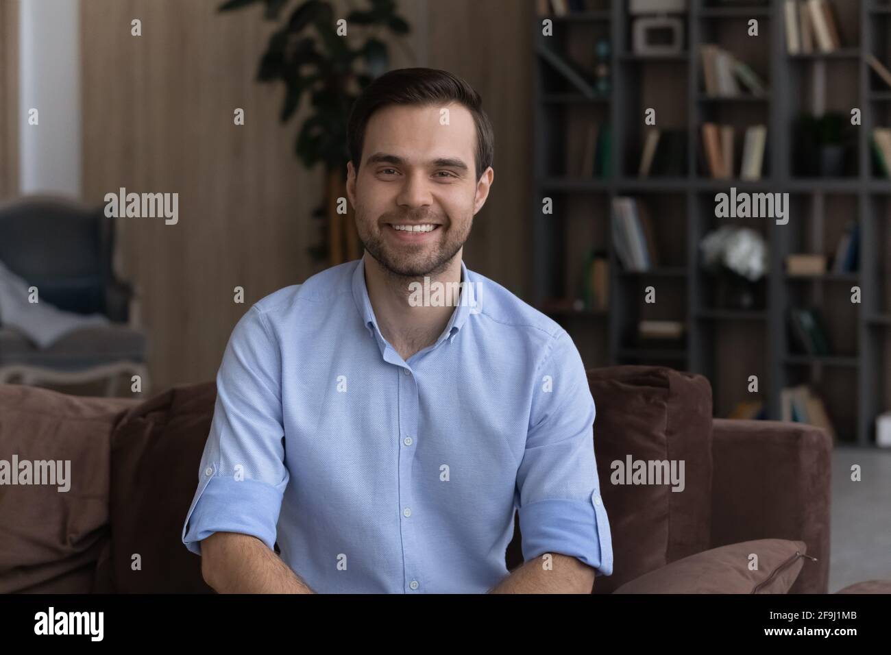 Man on zoom call hi-res stock photography and images - Alamy