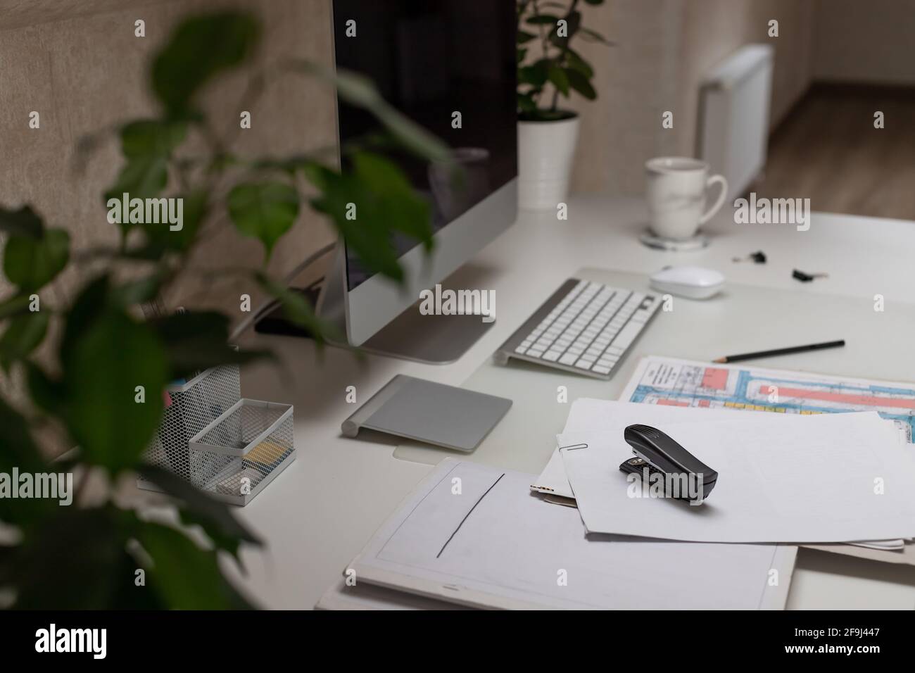 Document folders table hi-res stock photography and images - Alamy