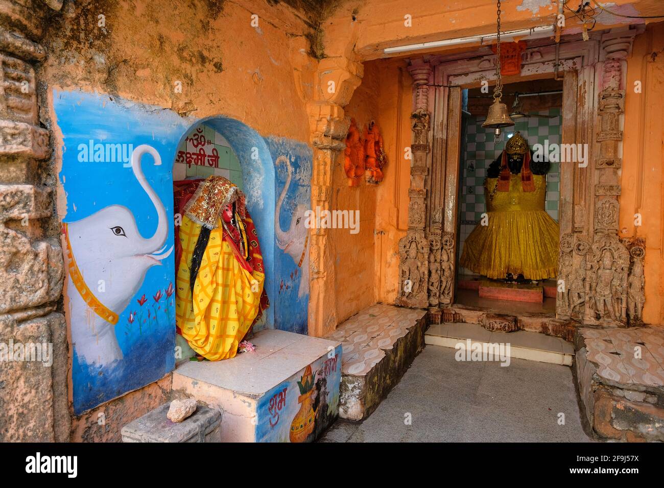 Detail of the Shri Omkar Mandhata located on the island of Mandhata in ...
