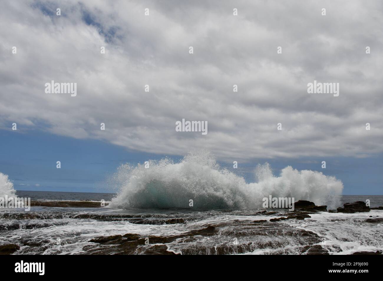 Strong waves crashing on shore hi-res stock photography and images - Alamy