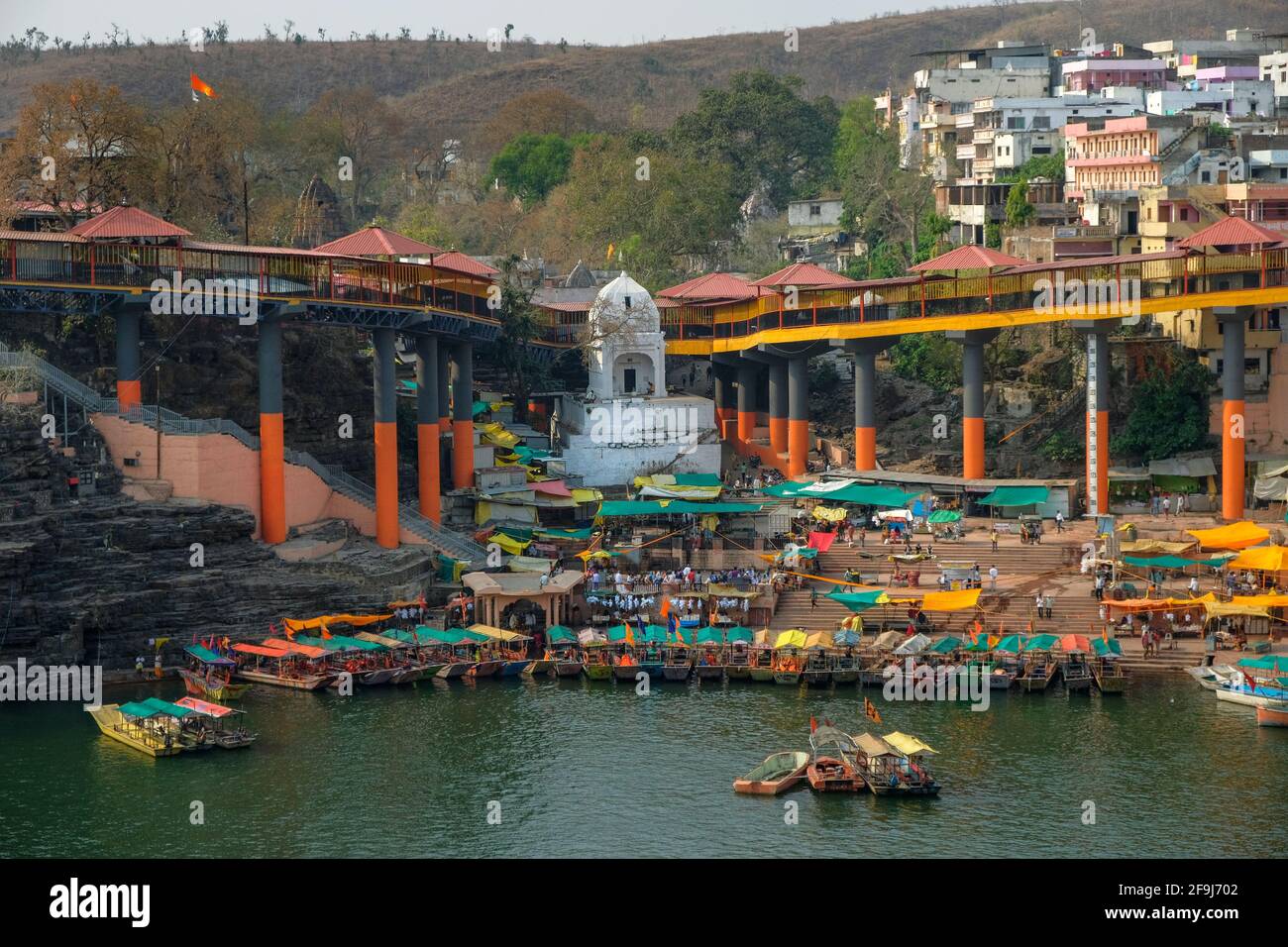Hindu temple on narmada river hi-res stock photography and images - Alamy