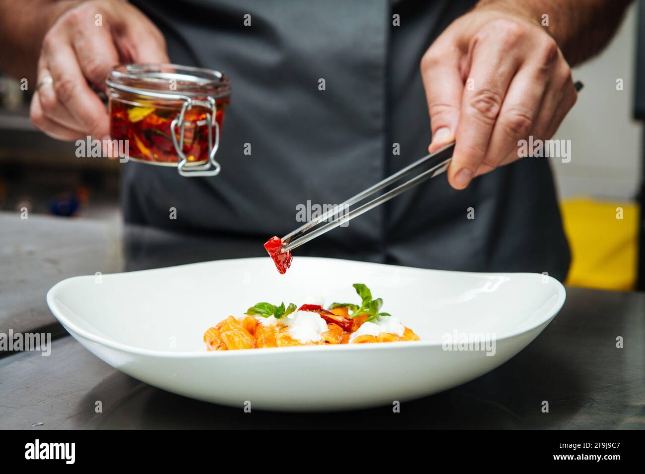 Restaurant chef cooking italian food with tomatoes Stock Photo - Alamy
