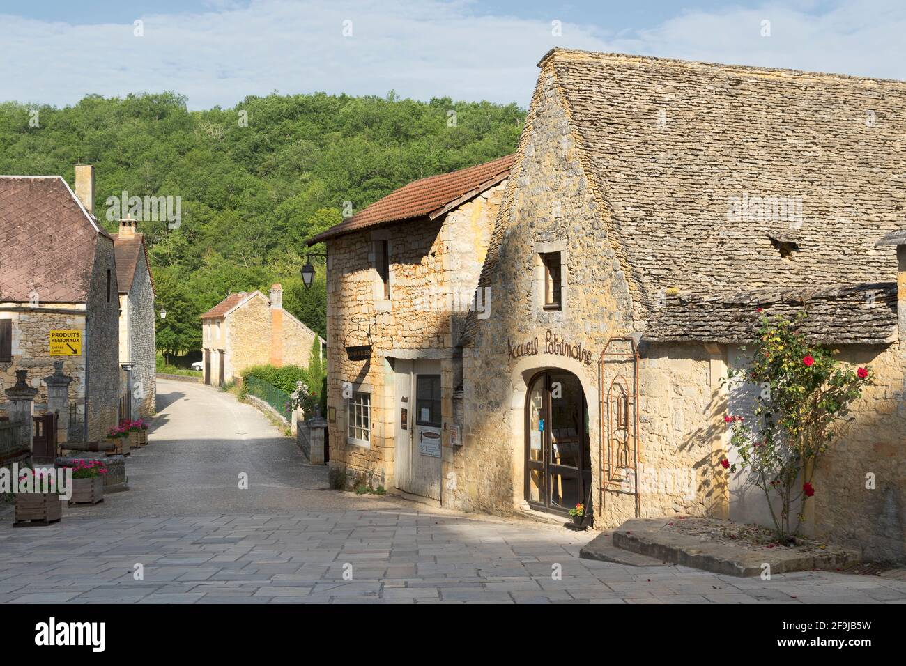 A street scene at Saint-Amand-de-Coly, Dordogne, France Stock Photo - Alamy