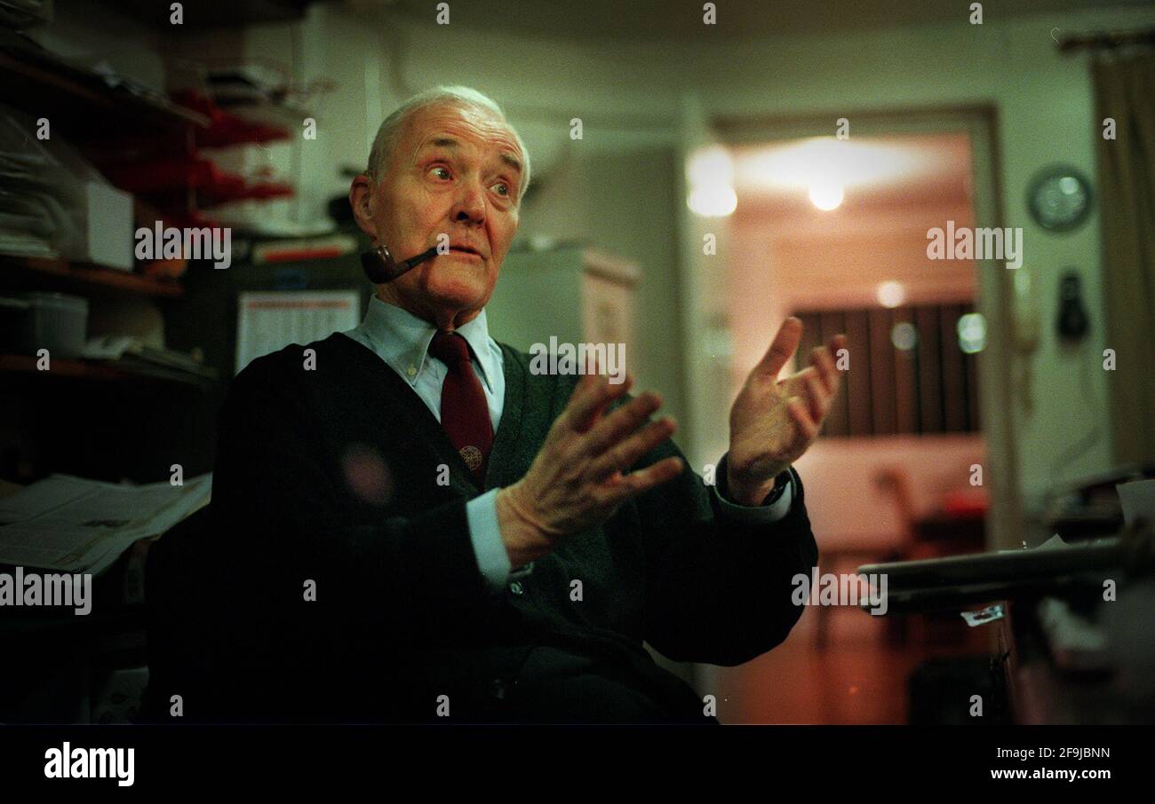 Tony Benn Labour MP for Chesterfield February 2001 Stock Photo - Alamy