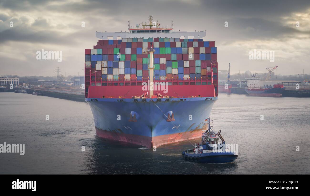 Huge cargo ship waves hi-res stock photography and images - Alamy