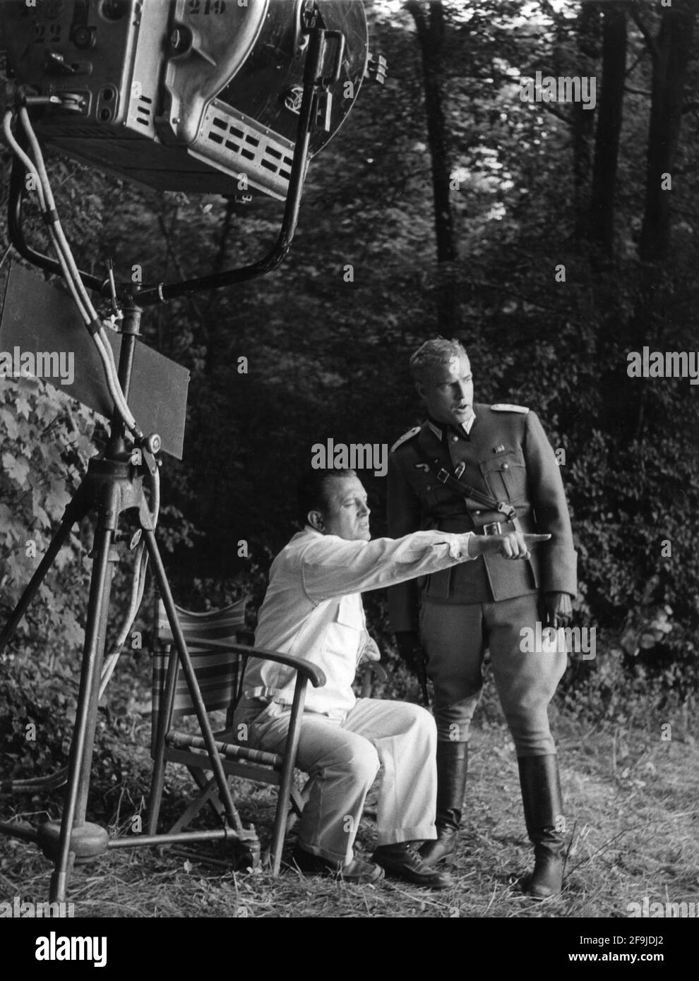 Edward dmytryk marlon brando hi-res stock photography and images - Alamy