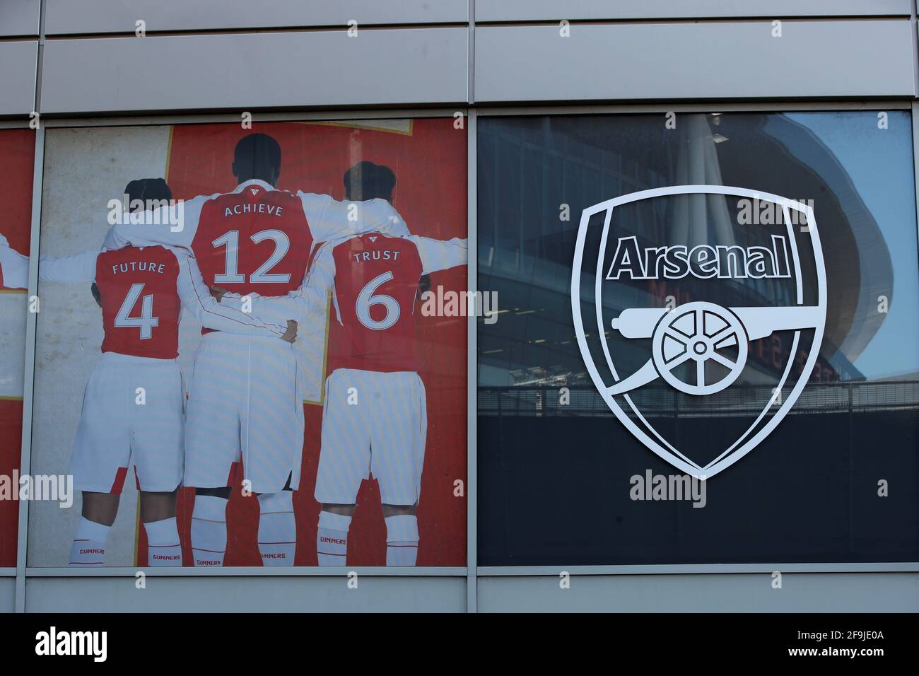 Arsenal logo emirates 2021 hi-res stock photography and images - Alamy