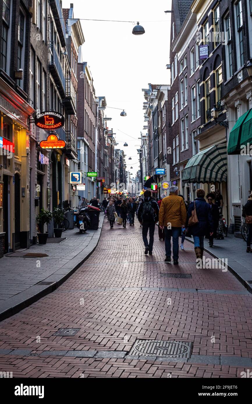 Busy street amsterdam hi-res stock photography and images - Alamy