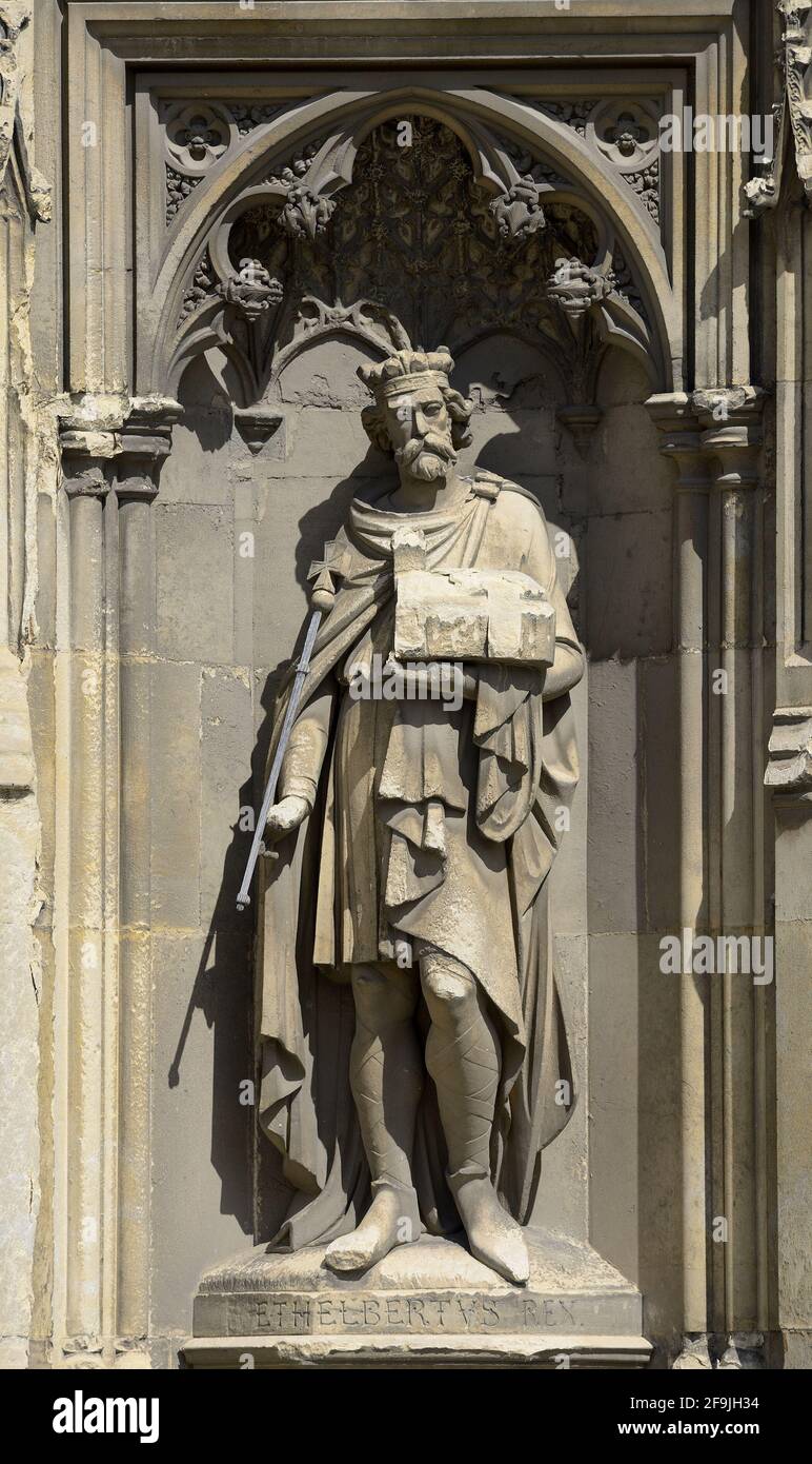 Statue canterbury cathedral canterbury kent hi-res stock photography ...