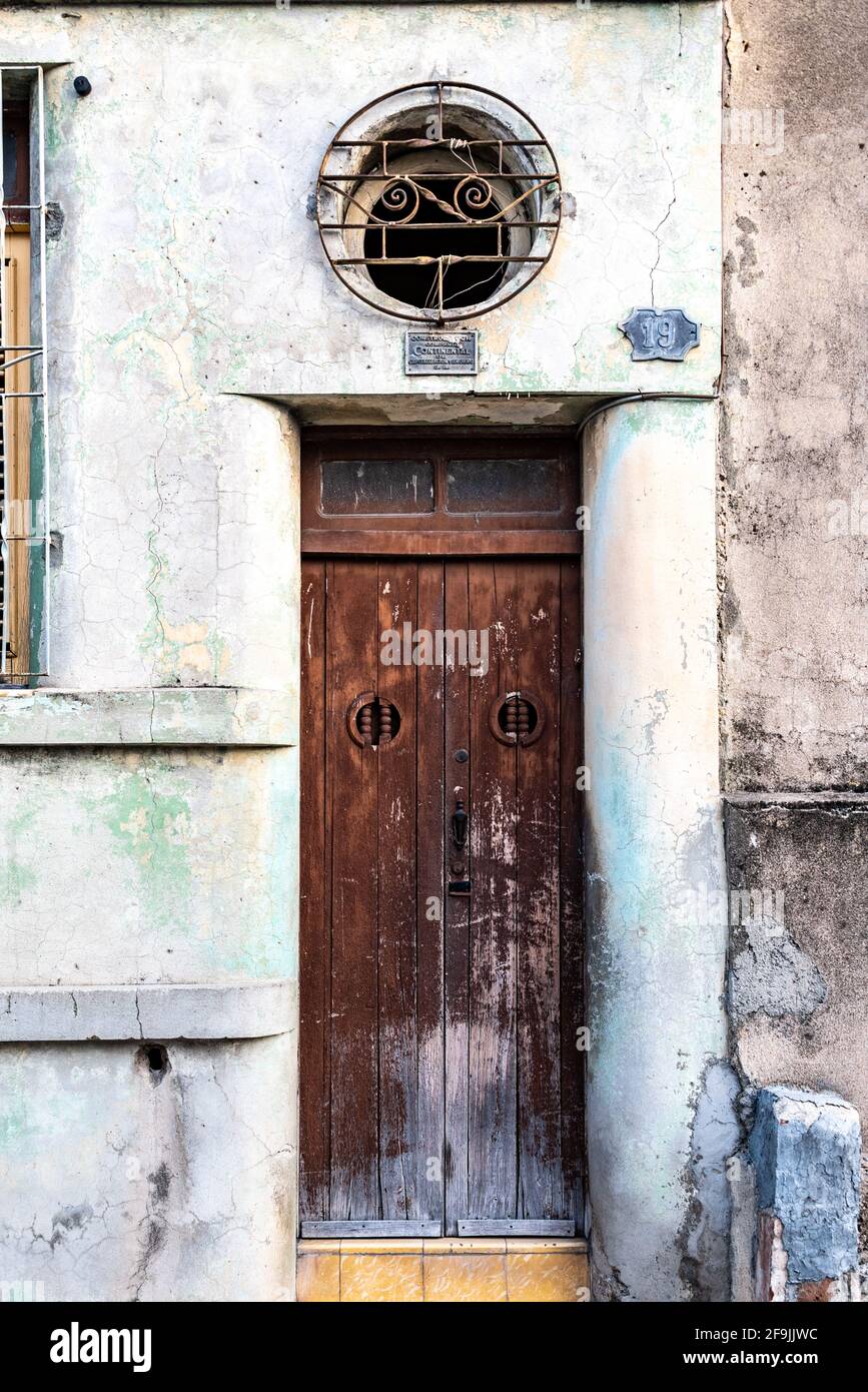 Poverty building hi-res stock photography and images - Alamy