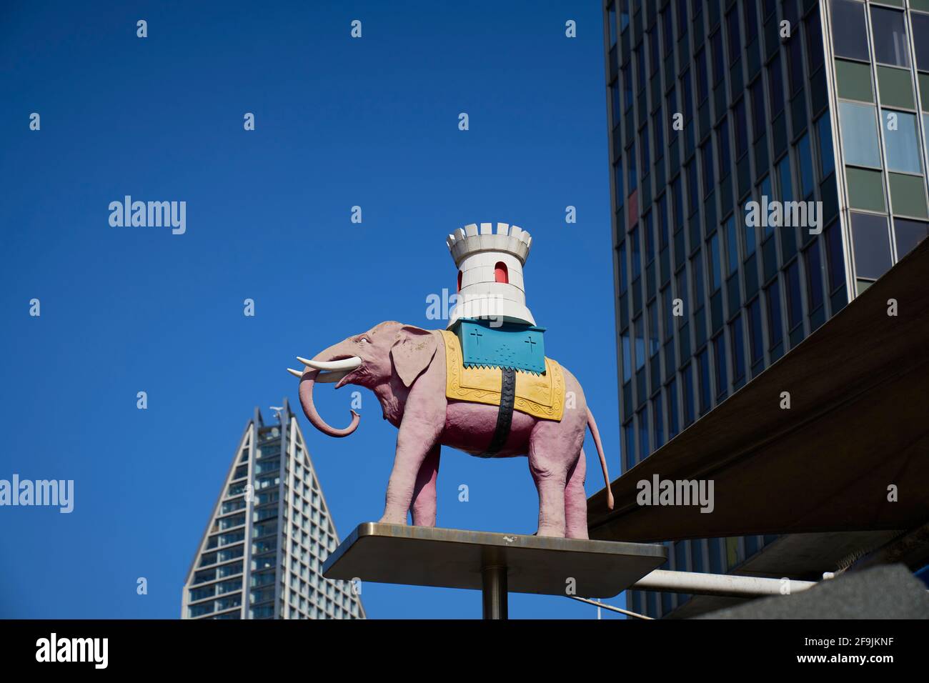 The iconic elephant statue at Elephant and Castle in South East London ...