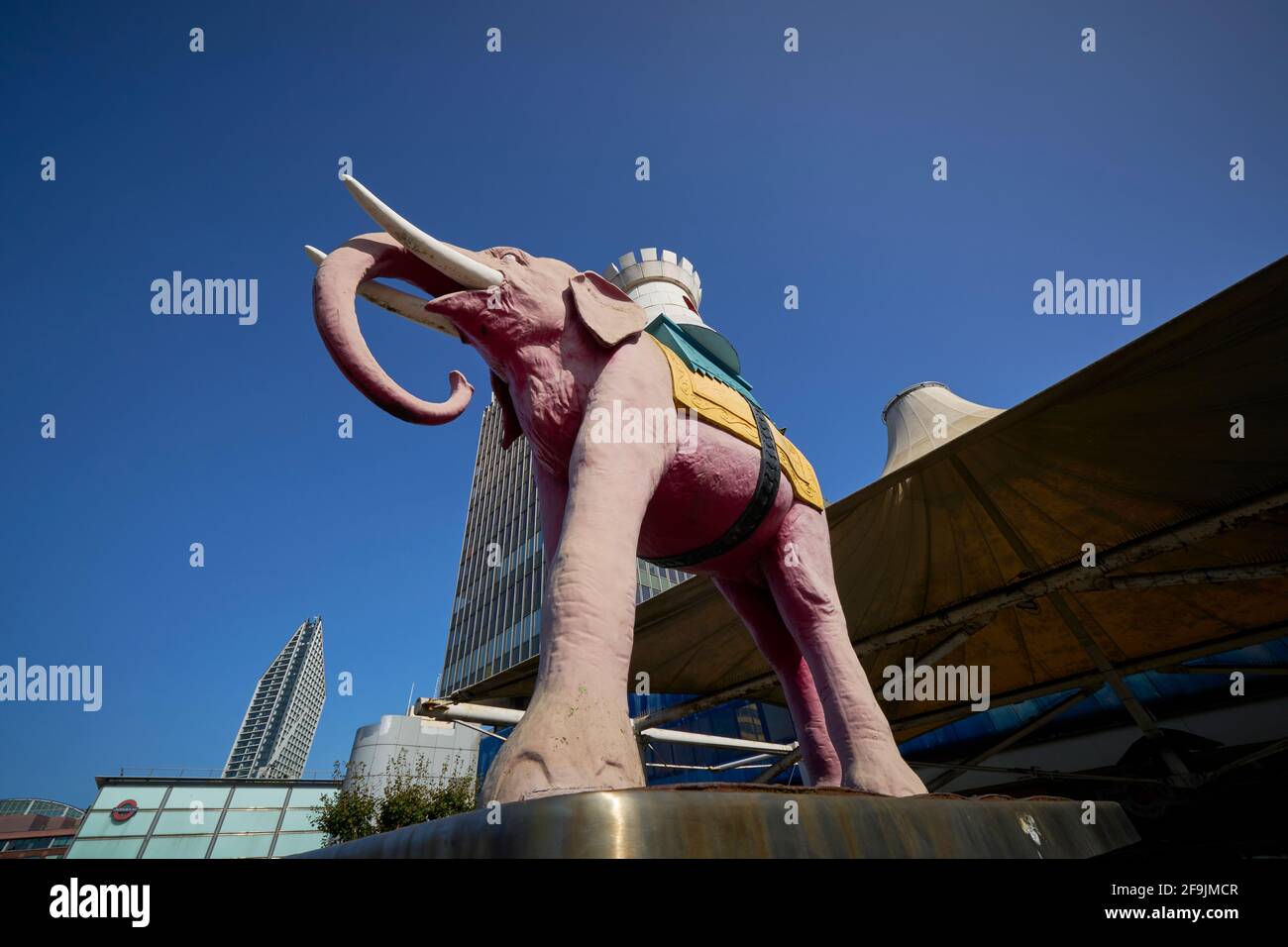 The iconic elephant statue at Elephant and Castle in South East London ...