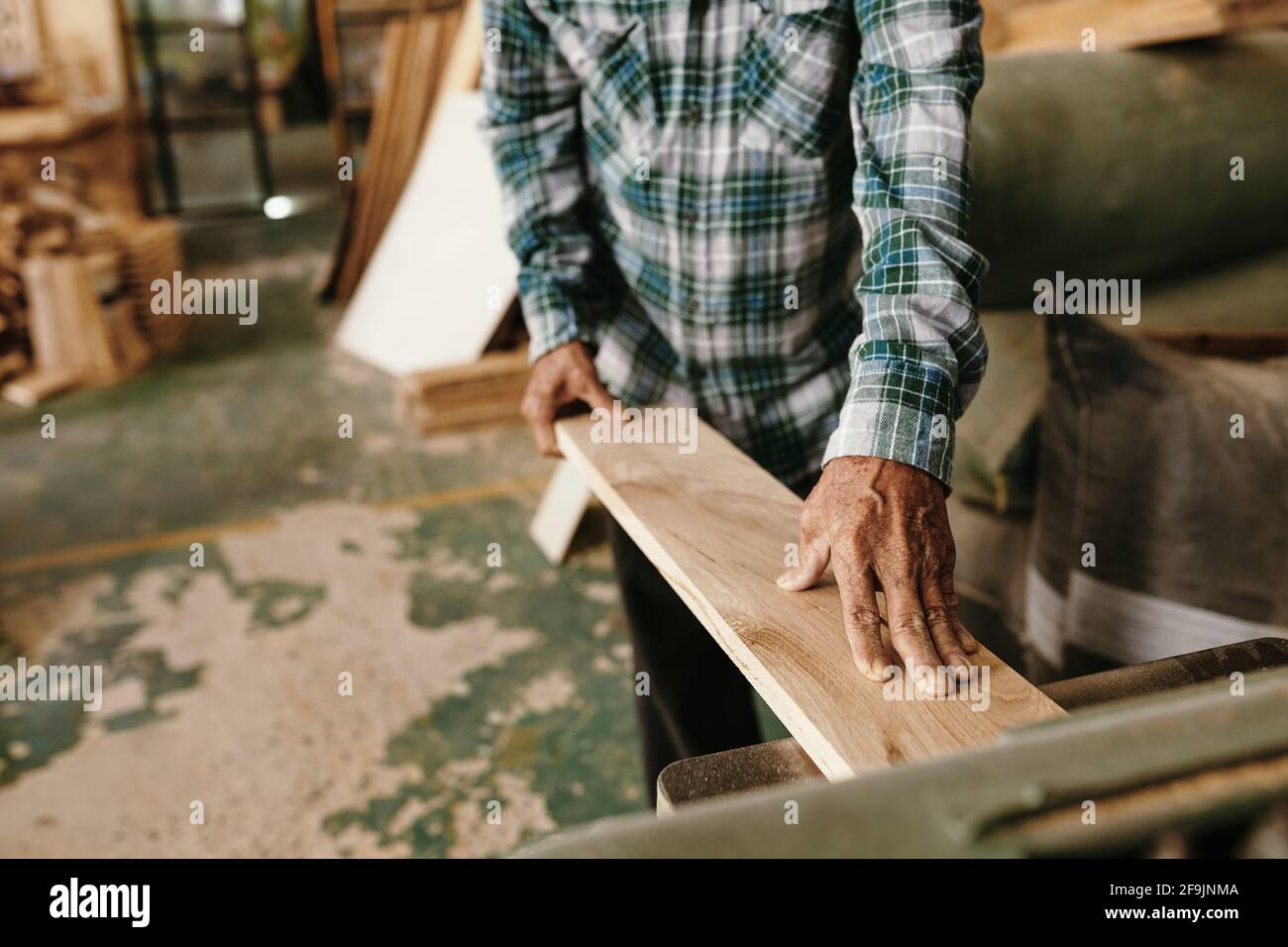 Planer thickness machine hi-res stock photography and images - Alamy