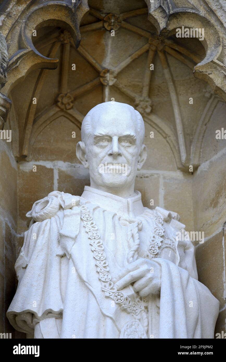 Prince philip statue hi-res stock photography and images - Alamy