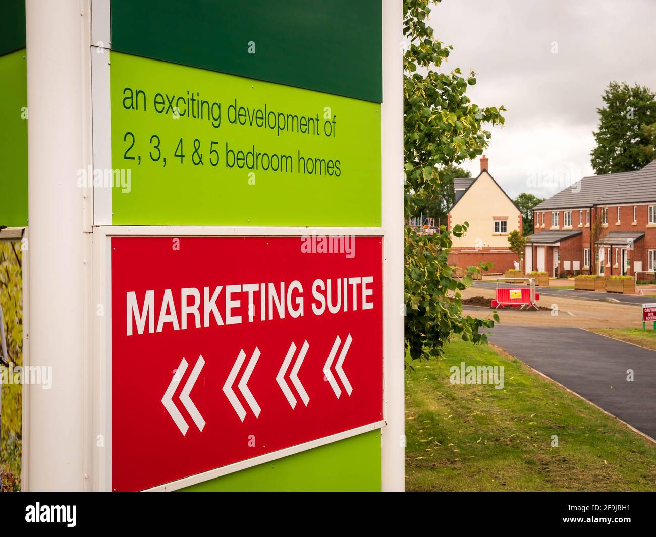 New housing development advertising sign hi-res stock photography and ...