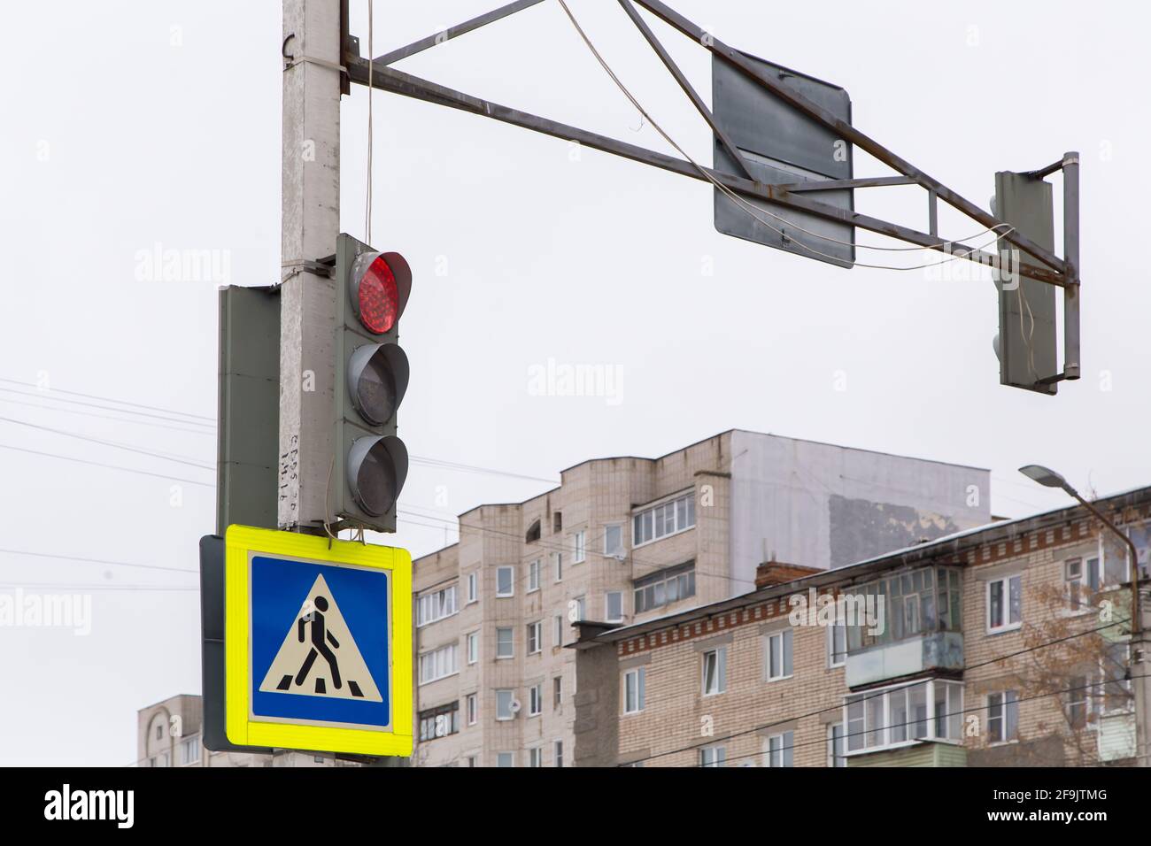 Cars traffic light stop hi-res stock photography and images - Alamy