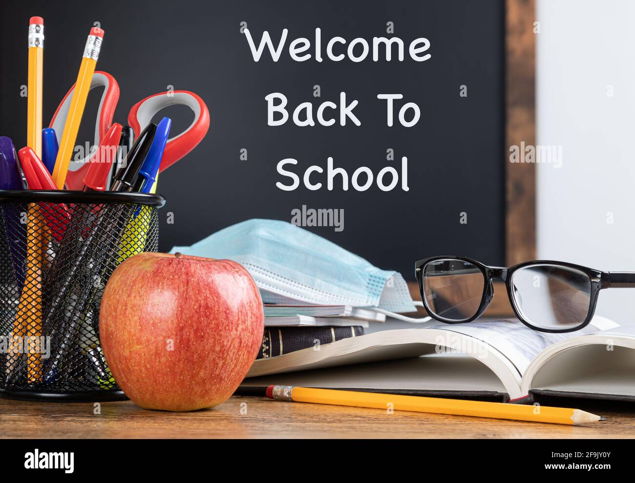 Welcome back school chalkboard background hi-res stock photography and ...
