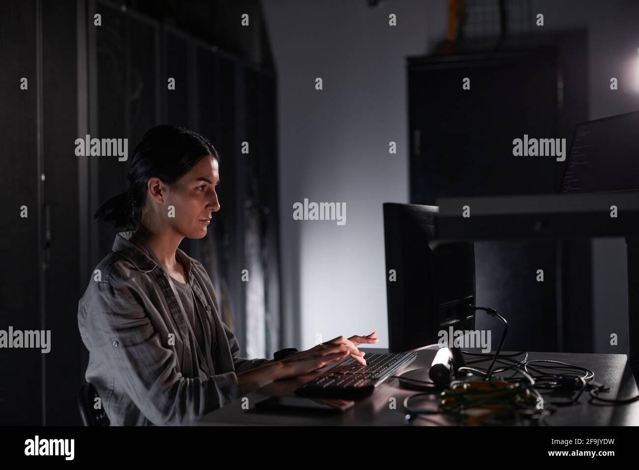 Dark room processing hi-res stock photography and images - Alamy