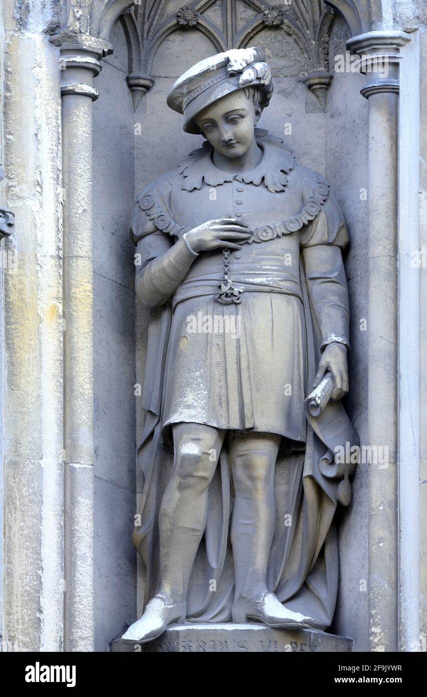 Henry viii statue hi-res stock photography and images - Alamy
